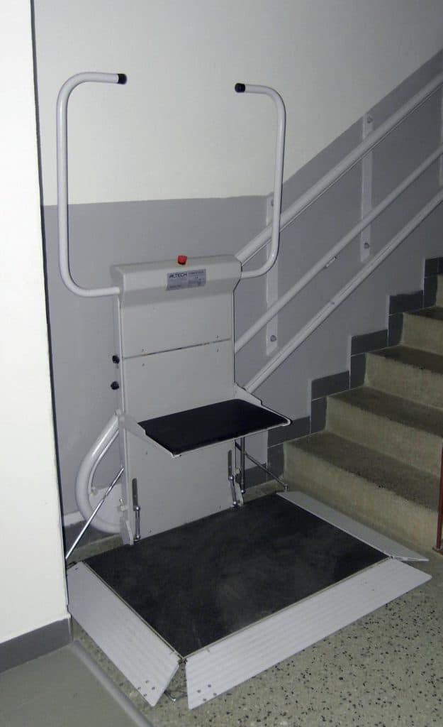 Omega Plattformlift - Lehner Lifttechnik - Käfer's Treppenlifte